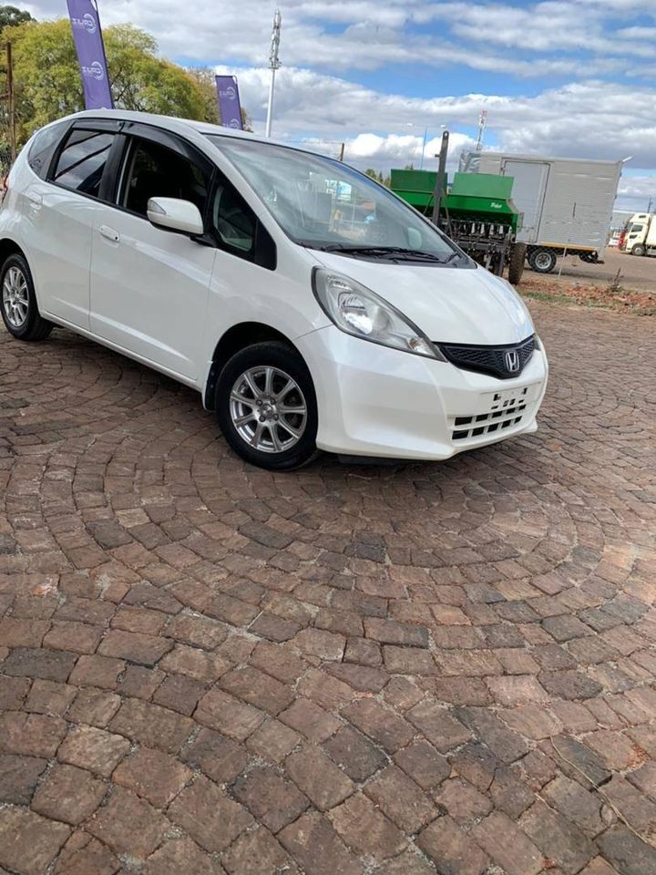 Honda Fit New Shape Clean Car For Sale - SAVEMARI