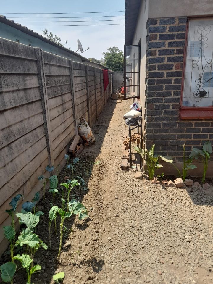 Glen View 8 Roomed House For Sale! - SAVEMARI