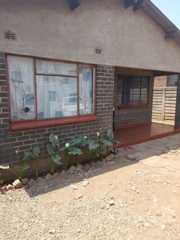 Glen View 8 Roomed House For Sale! - SAVEMARI