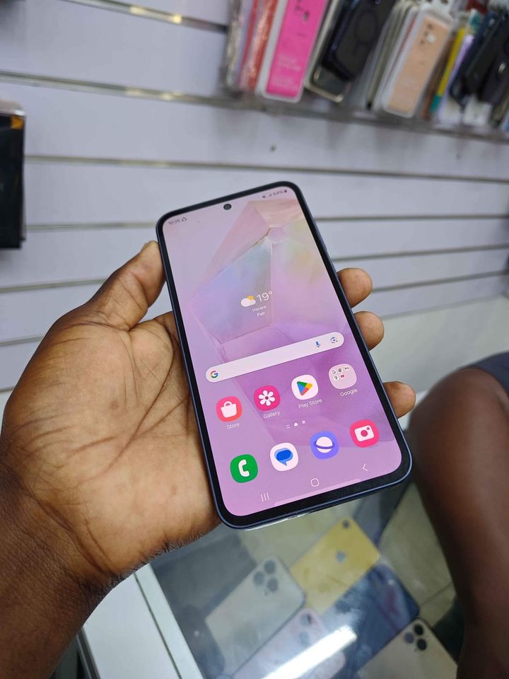 SAMSUNG A35. 5G CLEAN SMART CELL PHONE FOR SALE - SAVEMARI