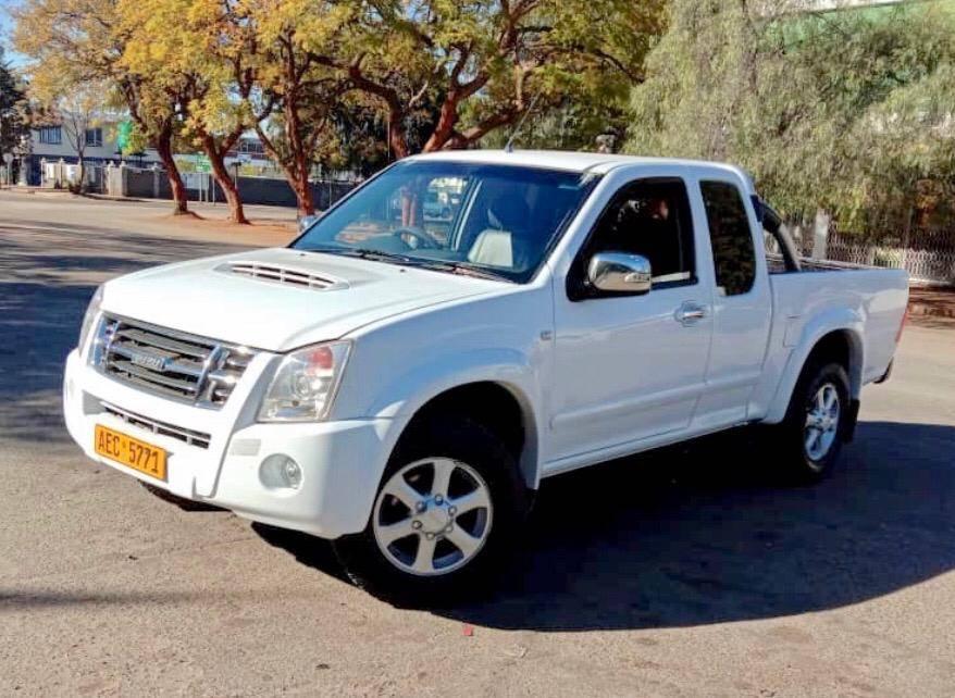 Isuzu KB 300 King Cab Pick Up Truck For Sale - SAVEMARI