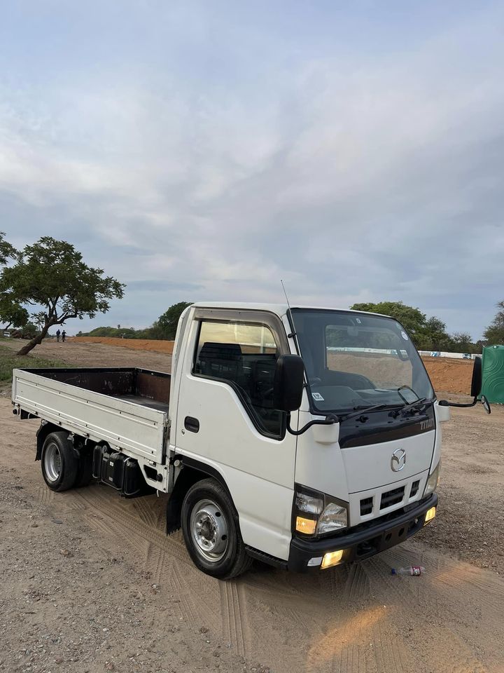 Mazda Titan(ISUZU ELF) 2 Tonne Commercial Truck For Sale - SAVEMARI