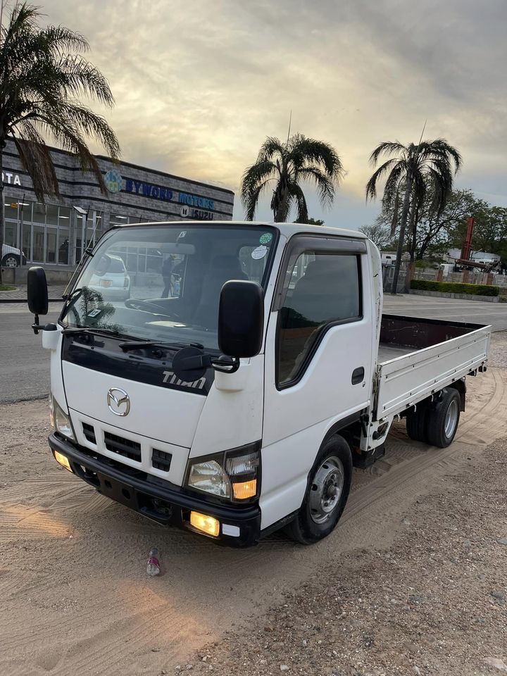 Mazda Titan(ISUZU ELF) 2 Tonne Commercial Truck For Sale - SAVEMARI