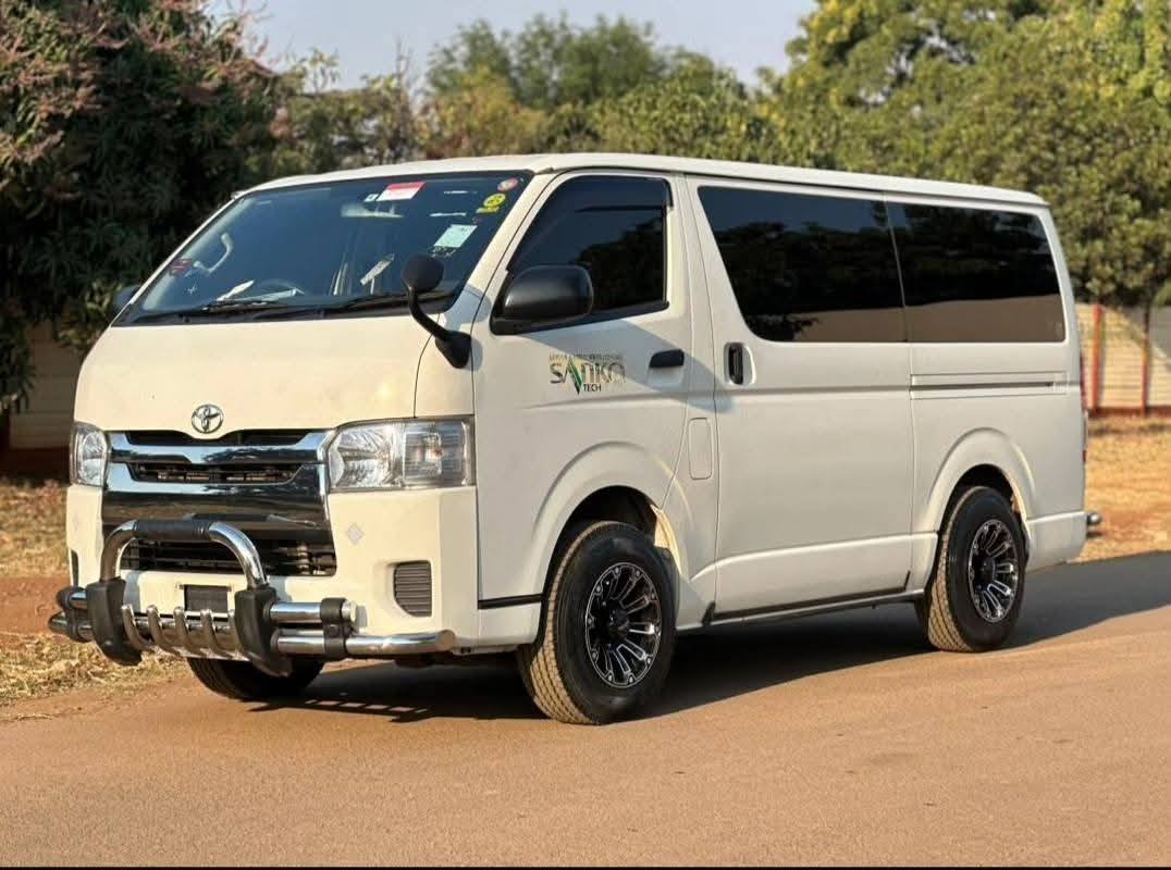 TOYOTA HIACE GL PACKAGE CLEAN COMBI FOR SALE - SAVEMARI