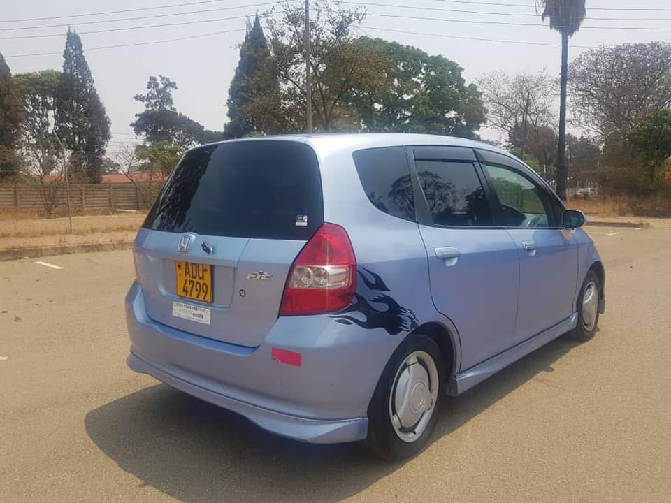 Clean Honda Fit Car For Sale in Harare - SAVEMARI