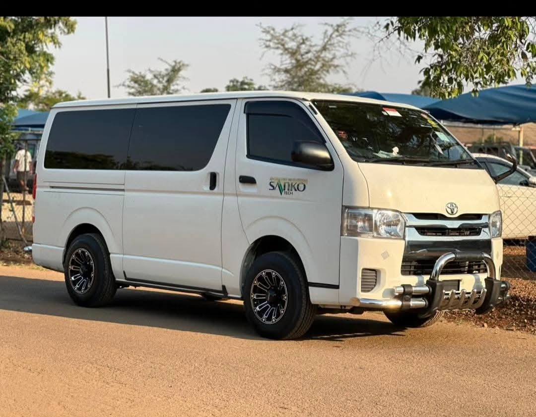 TOYOTA HIACE GL PACKAGE CLEAN COMBI FOR SALE - SAVEMARI