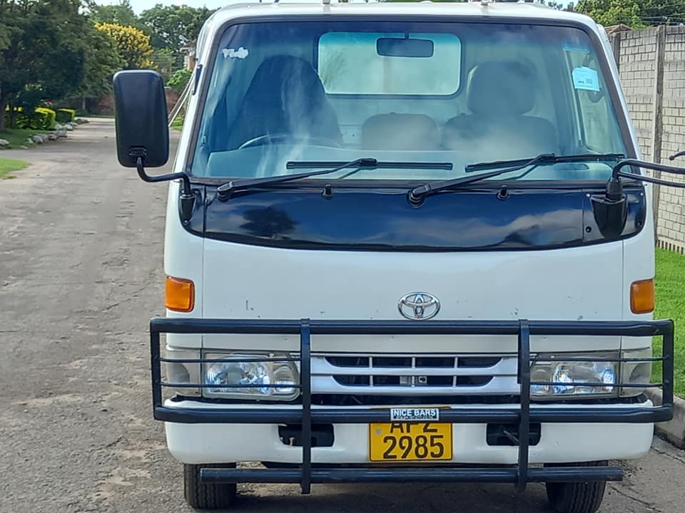 Toyota Dyna 2 tonne clean commercial truck for sale - SAVEMARI